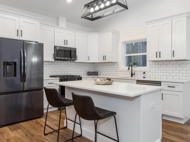 7615 Cole Lane