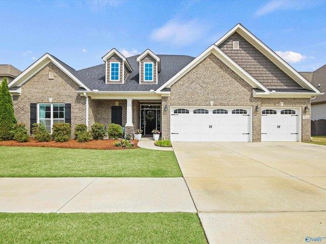 7616 Flint Crossing Cir SE, Owens Cross Roads, AL 35763