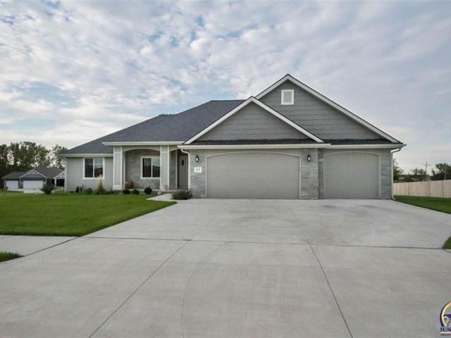 7616 SW Lowell Ln, Topeka, KS 66614
