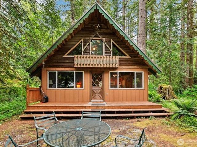 76114 NE 122nd St, Skykomish, WA 98288