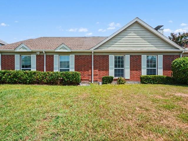 7611 Cousteau Dr, Rowlett, TX 75088
