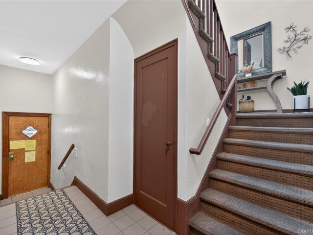 7611 Ditmars Boulevard 2