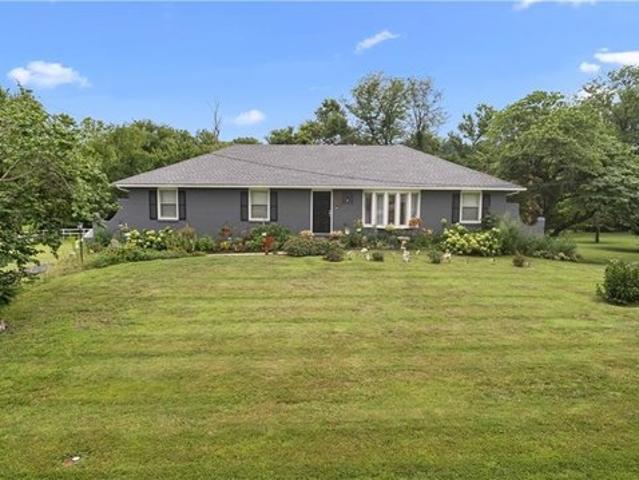 7611 Harry S Truman Dr, Grandview, MO 64030