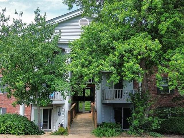 7611 Triwoods Dr Apt D, Shrewsbury, MO 63119