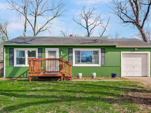 7612 W 64th Ter, Mission, KS 66202