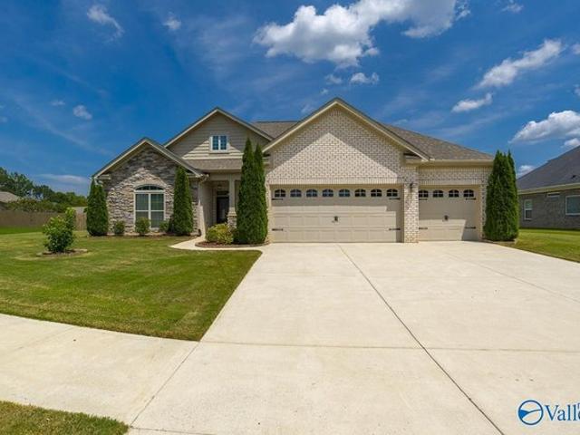7613 Summerdawn Dr SE, Owens Cross Roads, AL 35763