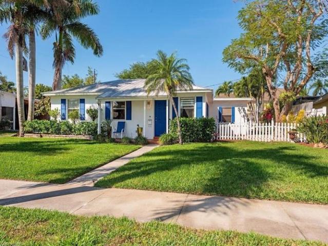 761 11th St N, Naples, FL 34102