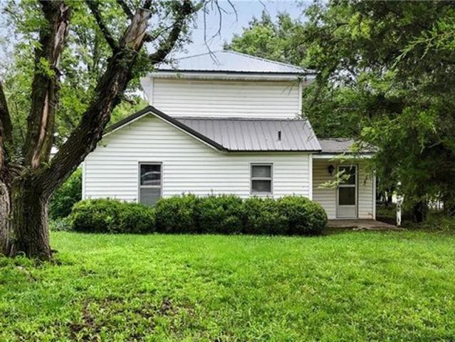 761 Garrison St, Fort Scott, KS 66701