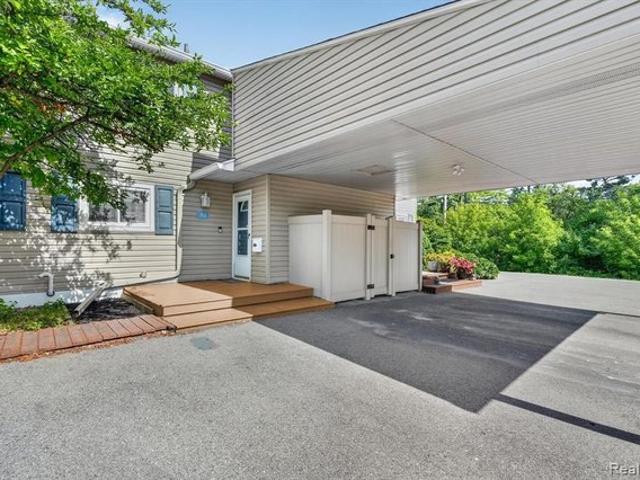 761 Kirts Blvd, Troy, MI 48084