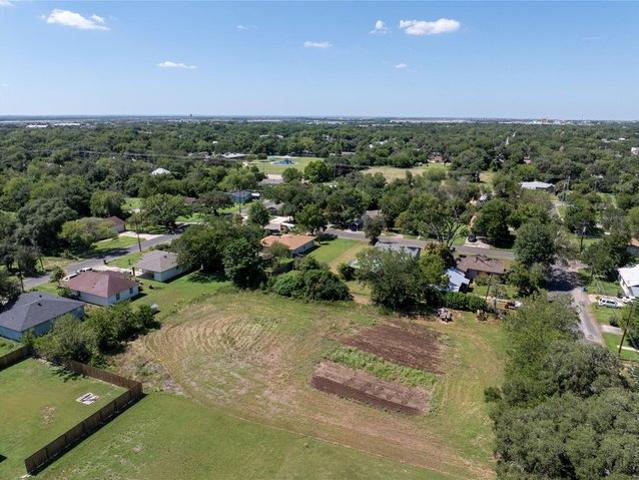 761 Mitchell Ave, Seguin, TX 78155