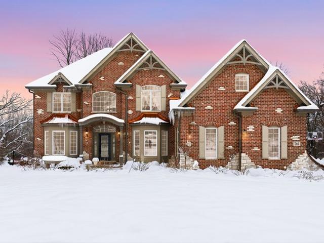 761 Reserve Ct, South Elgin, IL 60177