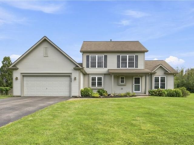 7624 Lake Meadow Dr, Ontario, NY 14519