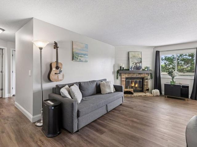 7624 th St W Apt 307, Apple Valley, MN 55124