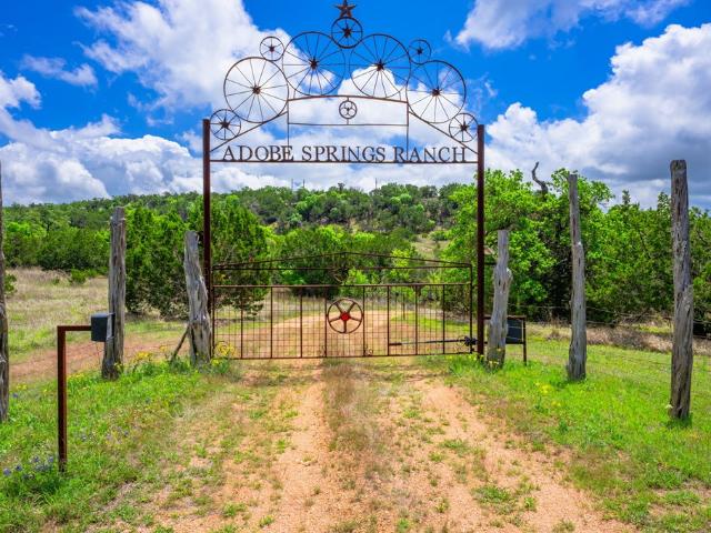 7625 N State Highway 16, Fredericksburg, TX 78624 | MLS #121082