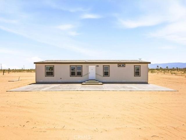 7625 Luna Rd, Phelan, CA 92371