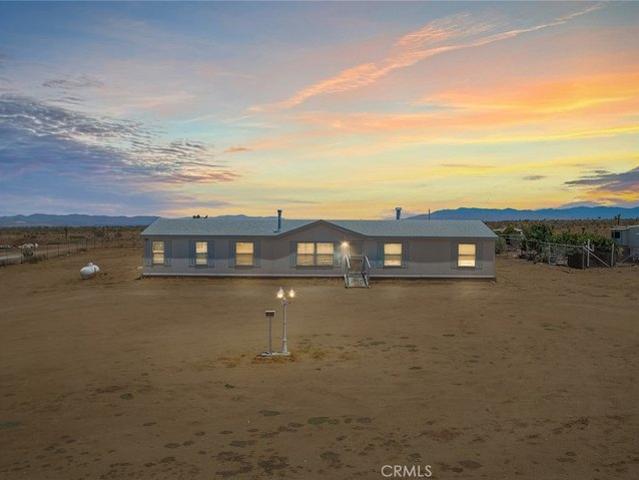7625 Saratoga Rd, Phelan, CA 92371
