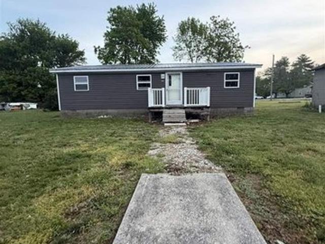 7627 E Terhune St, Dugger, IN 47848