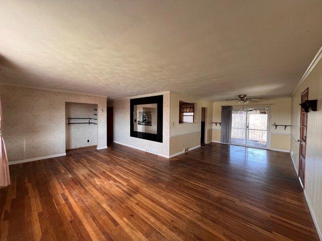 7627 Selden Rd, Le Roy, NY 14482
