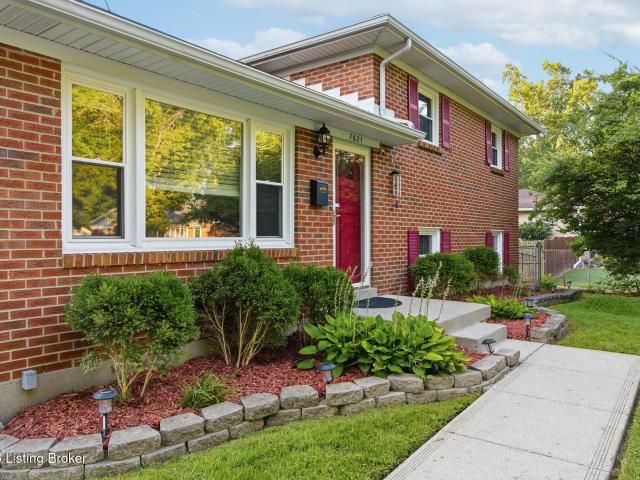 7621 Greenfield Ave