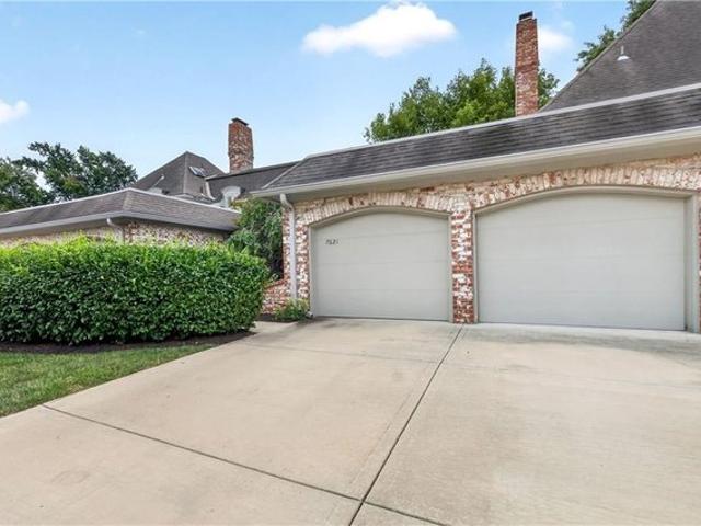 7621 W 102nd St, Overland Park, KS 66212