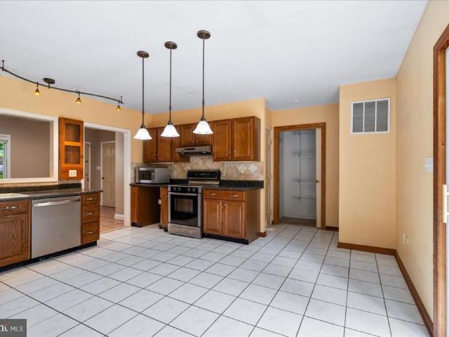 7622 Black Road