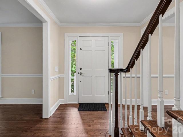 762 Courtney Street SE