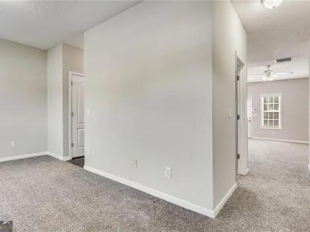 762 Commerce