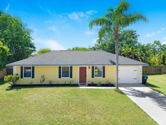 762 Kempten St NW, Palm Bay, FL 32907