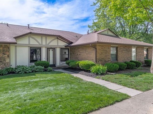 762 Pine Needles Dr, Washington Township, OH 45458