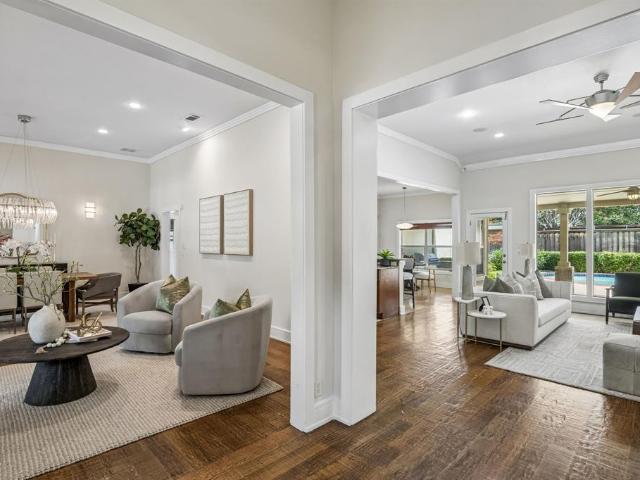 7635 Tanglecrest Drive