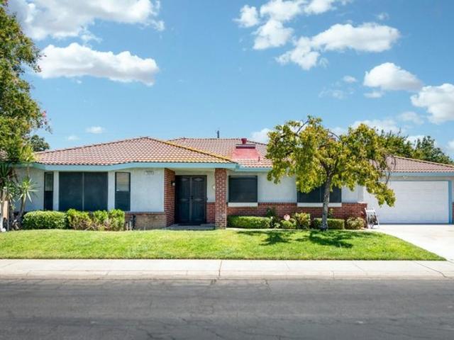 7636 N Gearhart Ave, Fresno, CA 93720