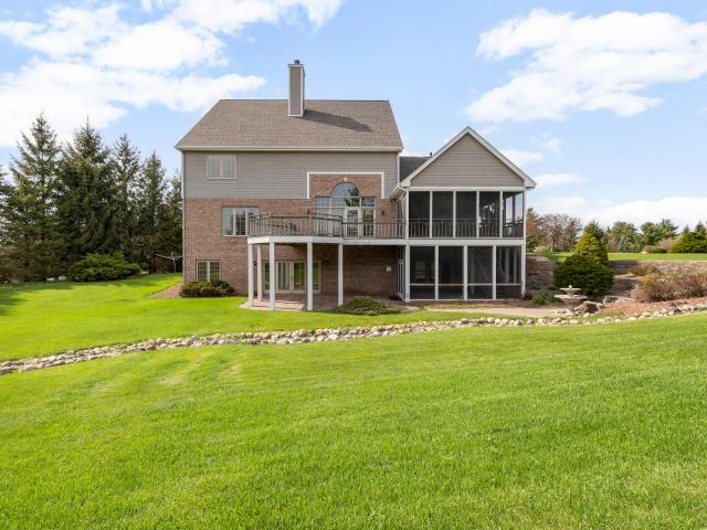 7636 Fairway Ln