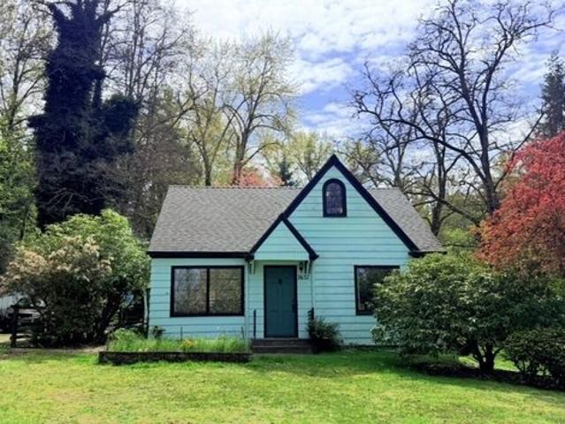 7637 NE 165th St, Kenmore, WA 98028