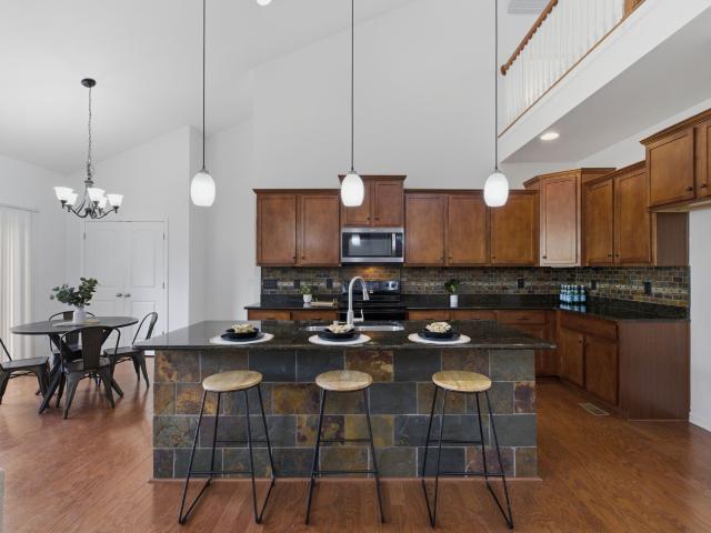 7637 Kemberton Dr E
