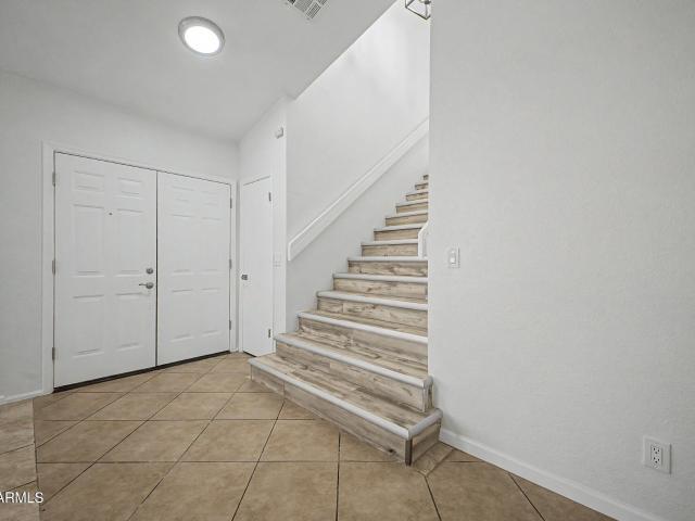 7637 W North Lane