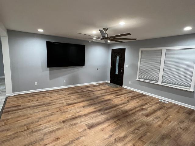 7638 E 37th Place