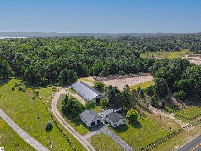 7638 Skegemog Point Rd, Williamsburg, MI 49690