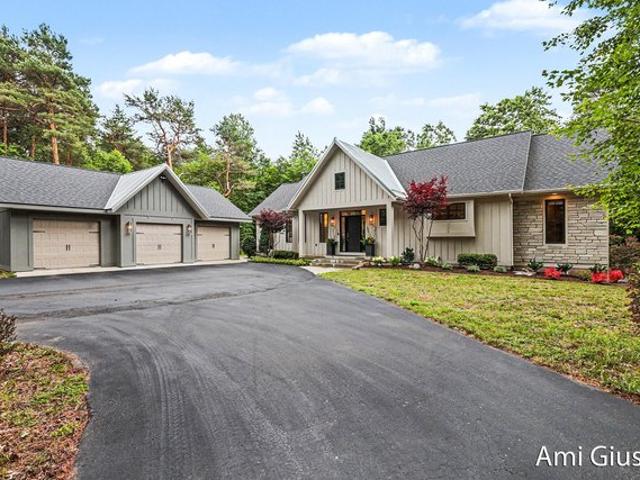 7639 Blakely Dr NE, Rockford, MI 49341