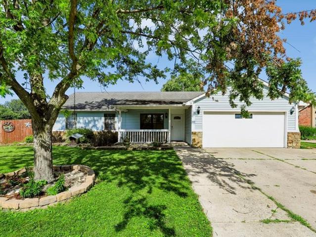 7639 Southern Lakes Dr, Indianapolis, IN 46237
