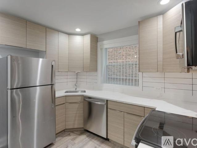 7630 N Eastlake Terrace, Unit 1E 7630 N Eastlake Terrace, Unit 1E