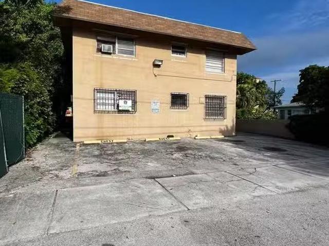 7630 NE 2nd Ct #2 2 7630 NE 2nd Ct #2