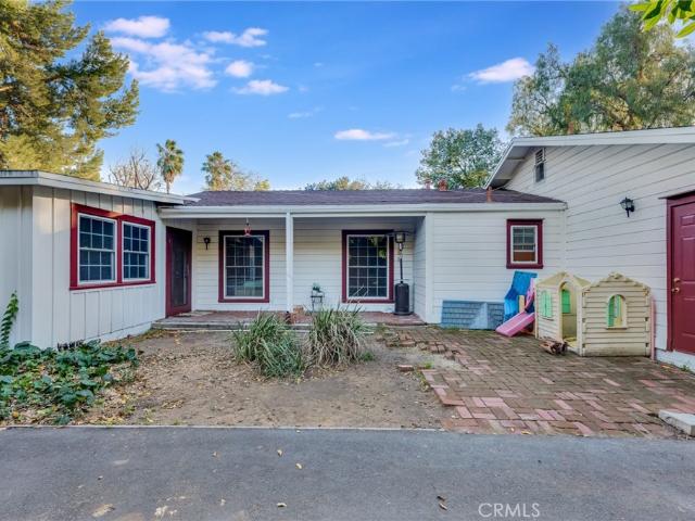 7630 Jellico Ave, Northridge, CA 91325 | MLS #SR26100 | Compass