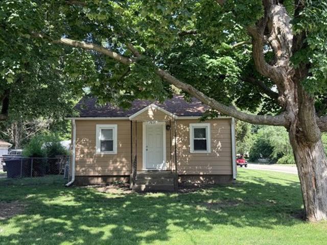 7631 Elm Ave, Machesney Park, IL 61115