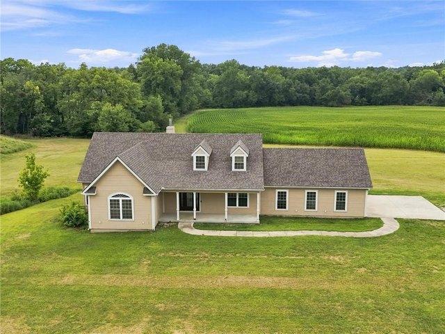 7633 SE 212th St, Holt, MO 64048