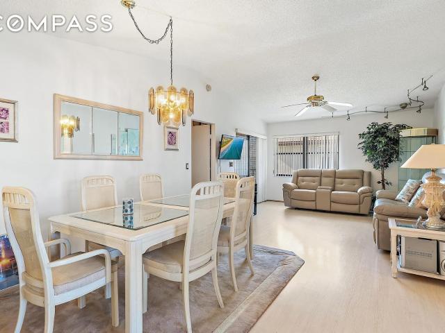 7633 Tahiti Ln 204, Lake Worth, FL
