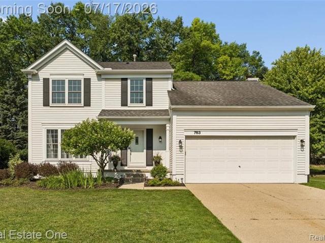 763 Whitney Dr, Rochester Hills, MI 48307