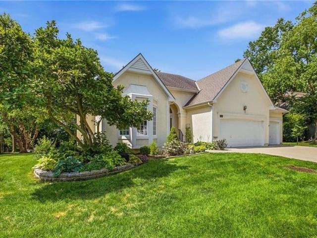 7645 W 149th St, Overland Park, KS 66223