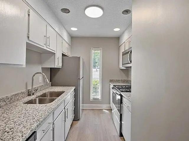 7648 Garners Ferry Rd, Columbia, SC 29209