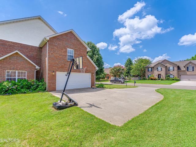 7648 Saddlebrooke Drive