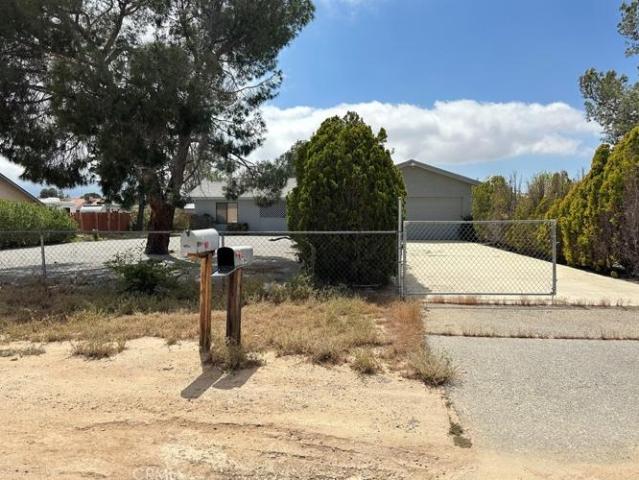 7640 Corona Ave, Hesperia, CA 92345